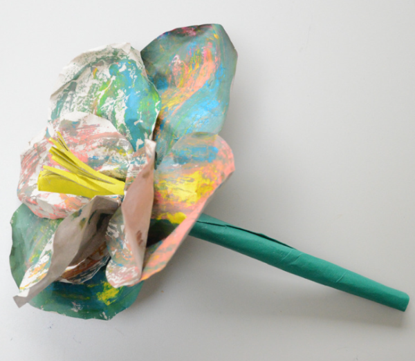 Une fleur géante 100% récup à créer - Bulles imaginaires